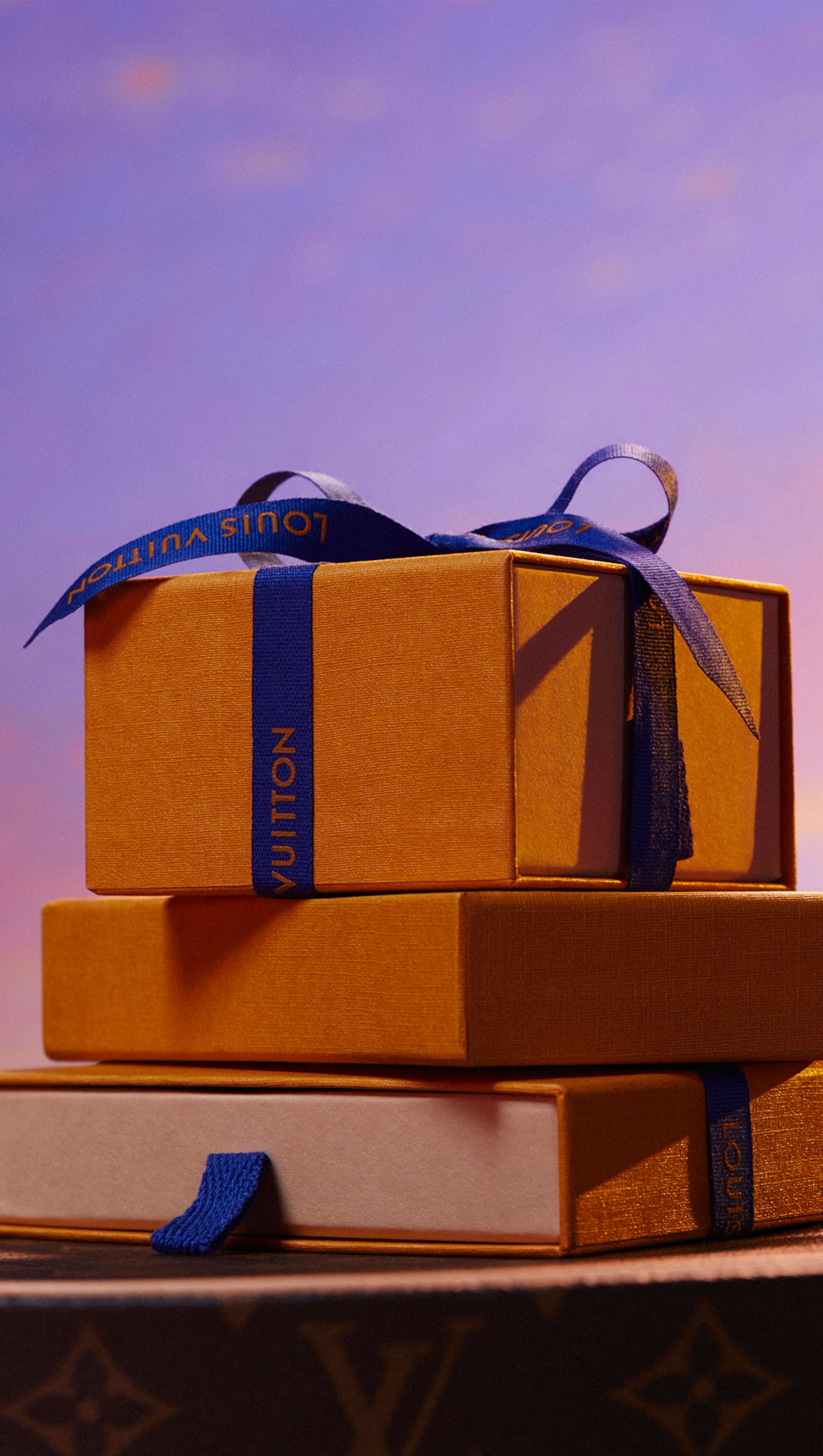 Louis Vuitton Services - Art of Gifting | LOUIS VUITTON