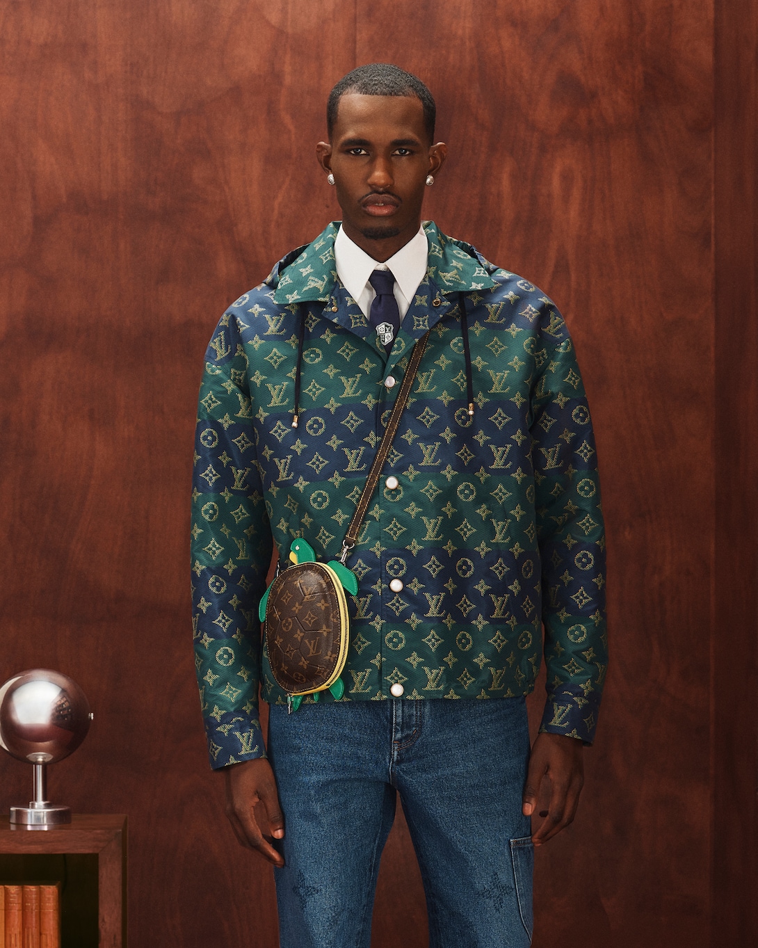 Blue dalam Tas untuk Pria untuk Tas dan Aksesori Kulit | LOUIS VUITTON