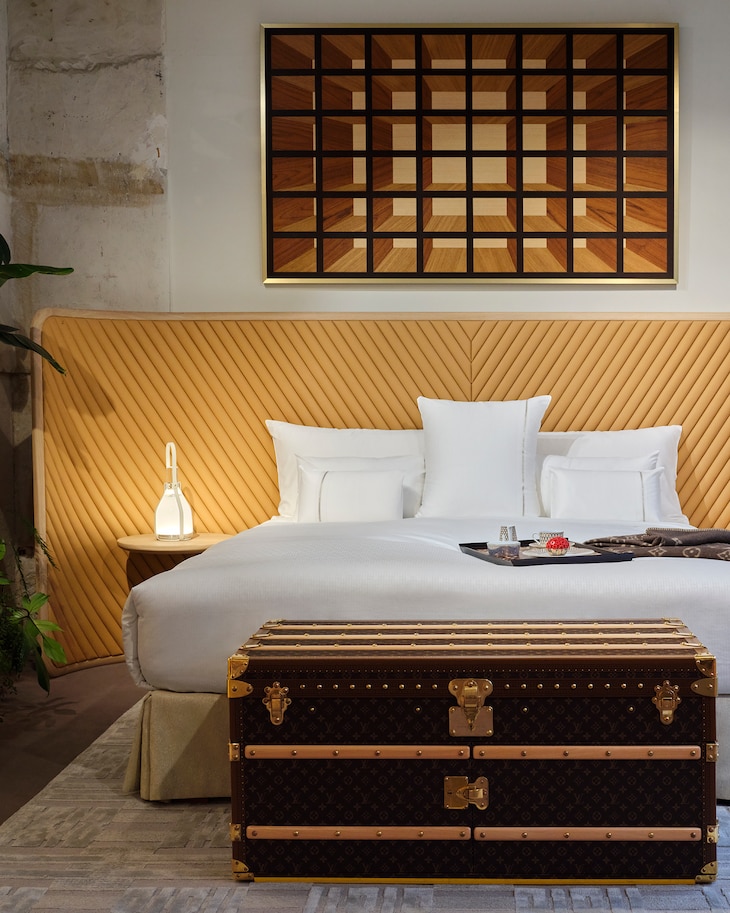 Luxury Travel Trunks & Suitcases | LOUIS VUITTON