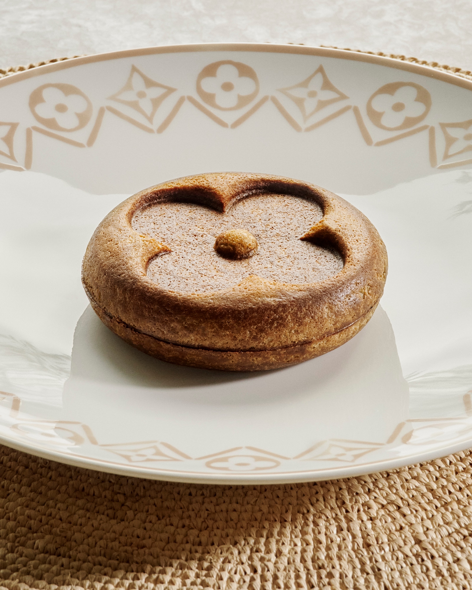 Art of Dining Luxury Tableware | LOUIS VUITTON