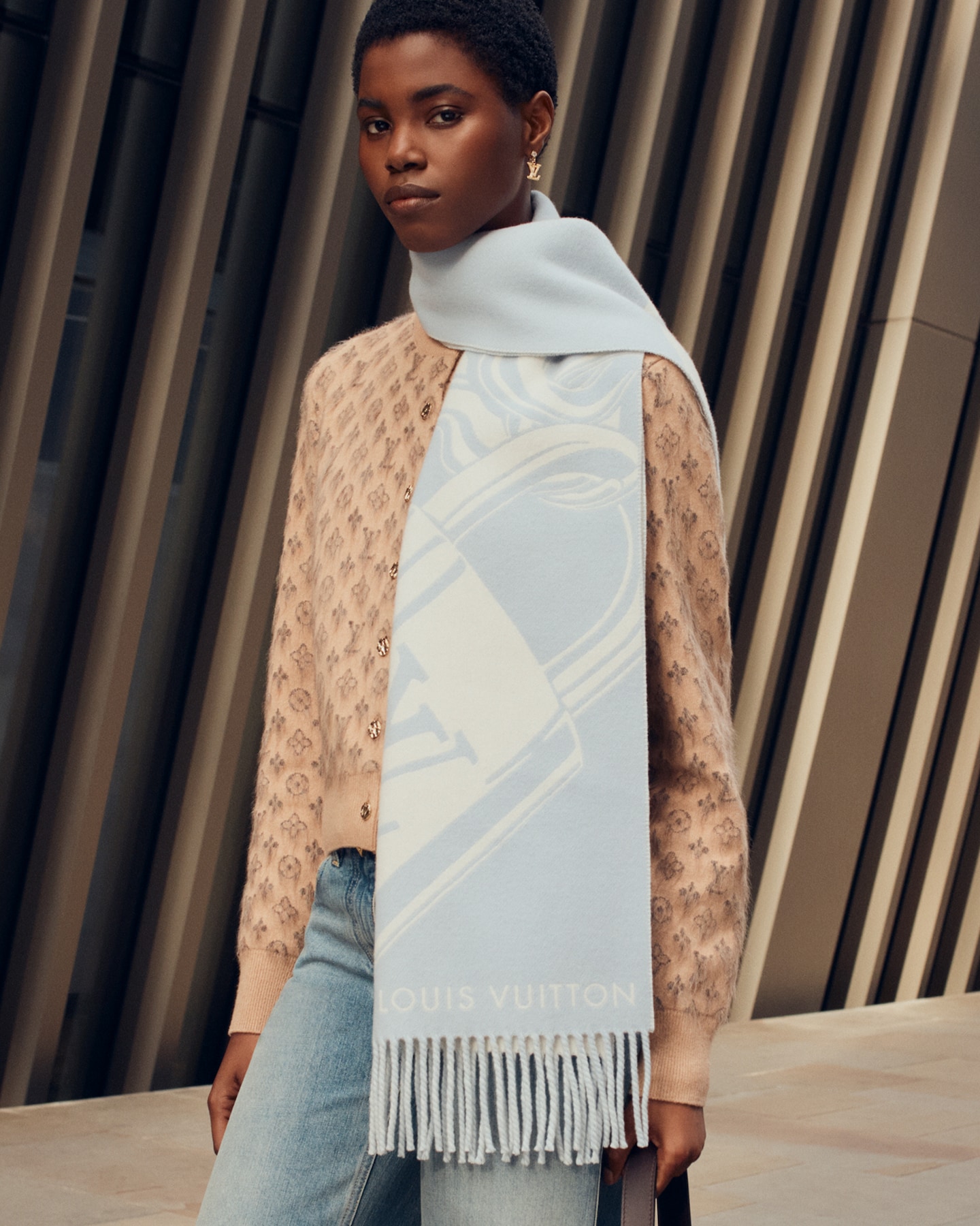 Women's Luxury Scarves with Signature Prints | LOUIS VUITTON