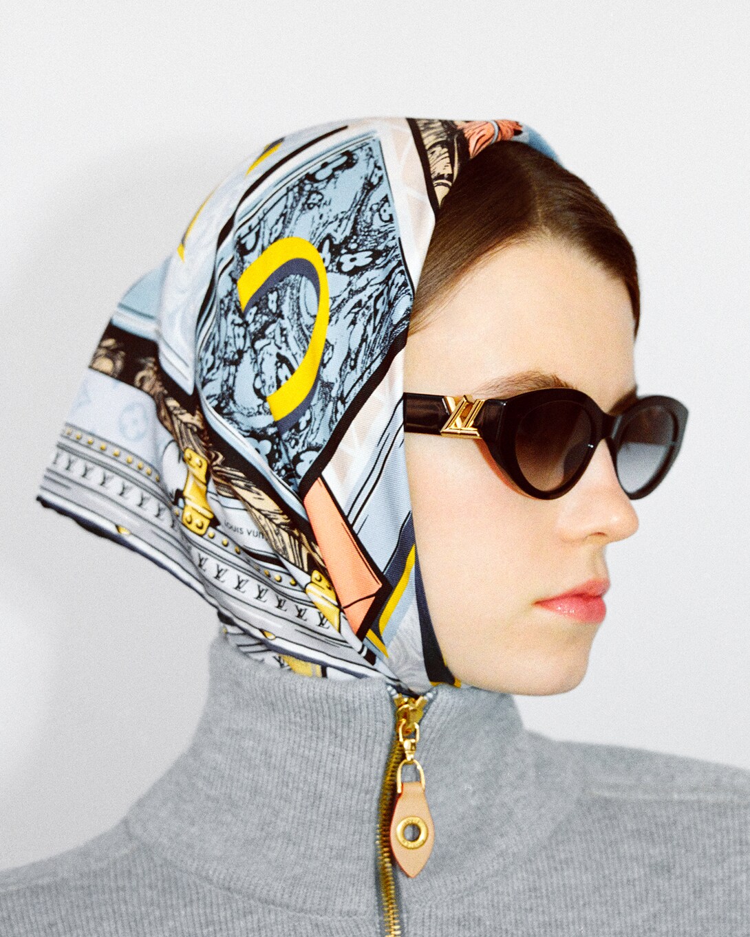 Women's Silk Scarves, Squares, Bandeaus in Luxe Prints | LOUIS VUITTON
