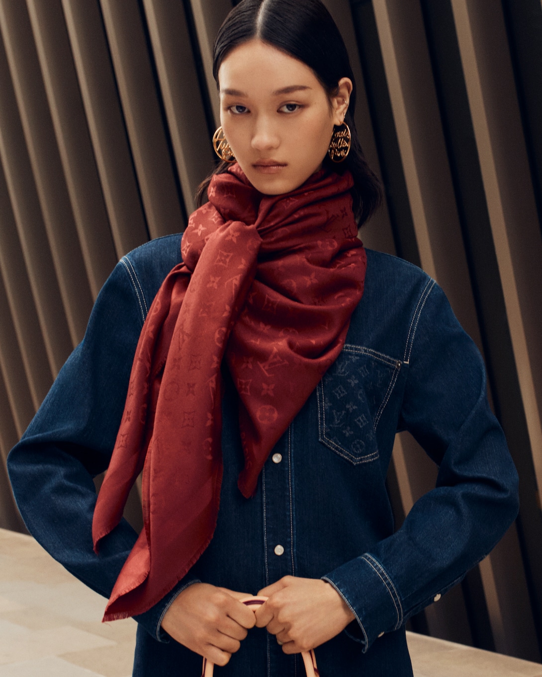 Designer Shawls & Stoles Collection | LOUIS VUITTON