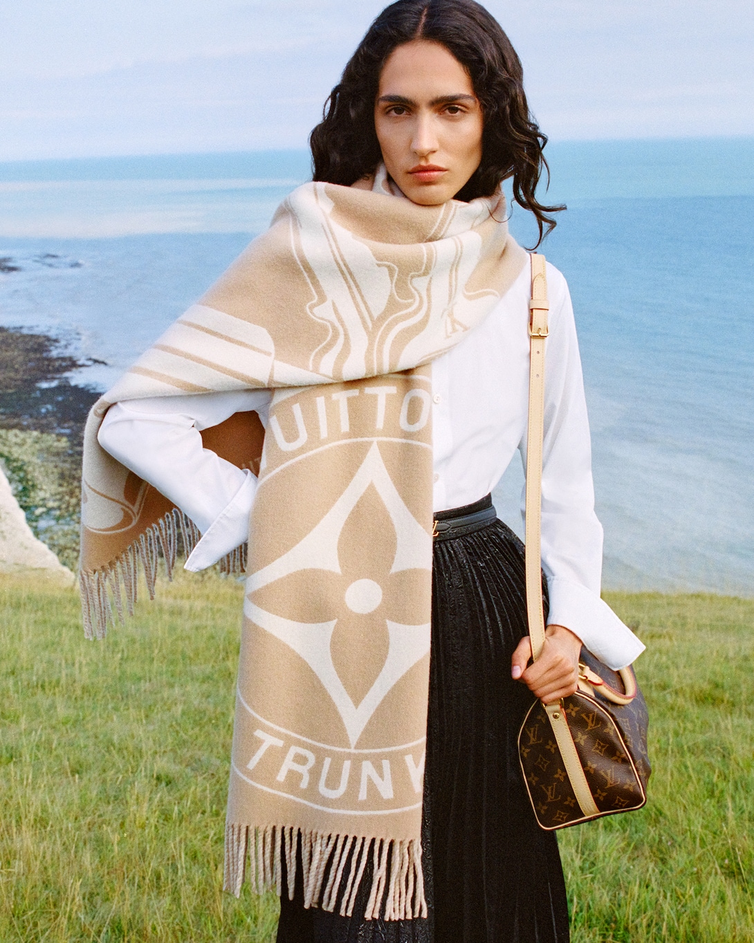 Womens’ Designer Silk Scarves | LOUIS VUITTON