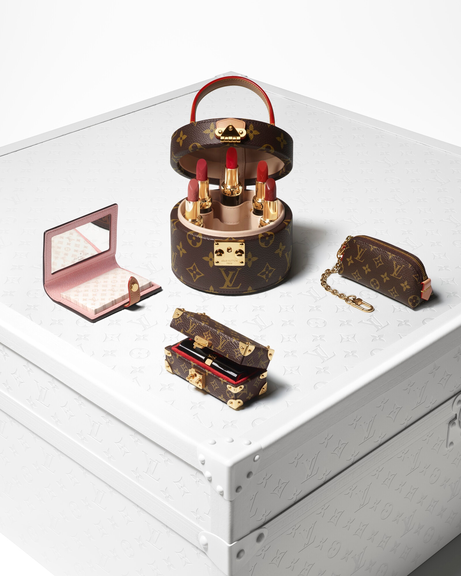 Beauty Accessories Collection for Perfumes and Beauty | LOUIS VUITTON